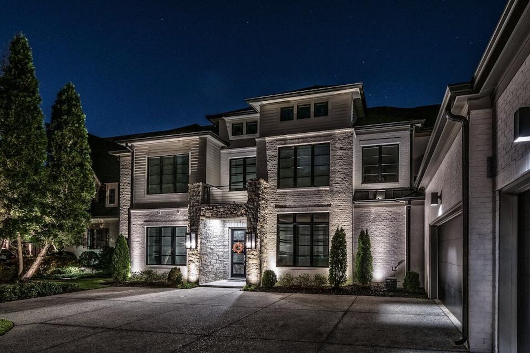 4 Lighting Ideas That Will Transform Your Driveway